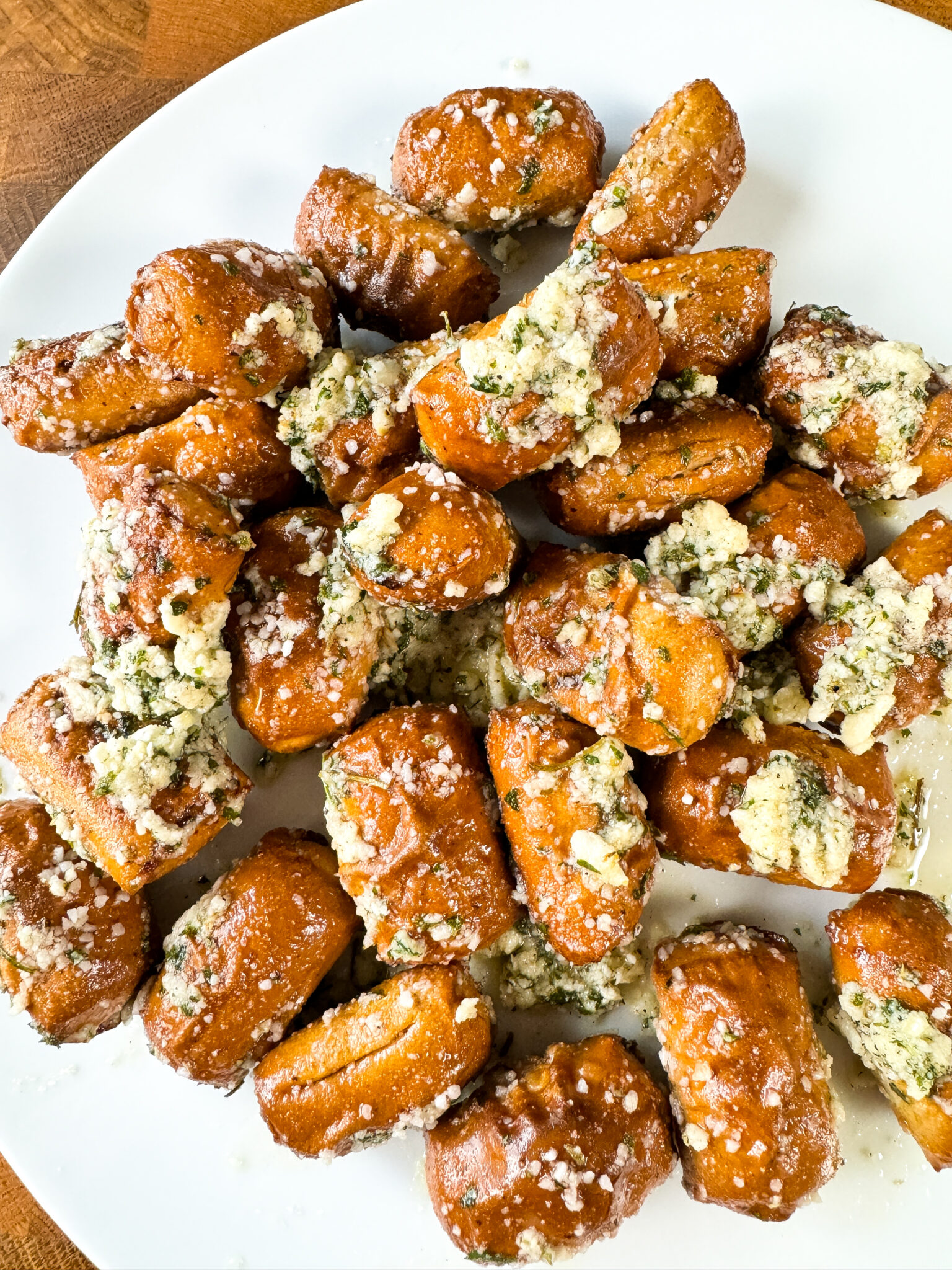 Garlic Butter Pretzel Bites - Life & Sprinkles by Taryn Camp